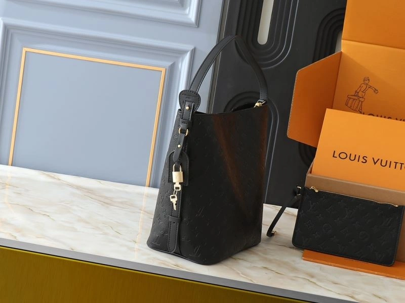 Top mirror Louis Vuitton Bucket Bags