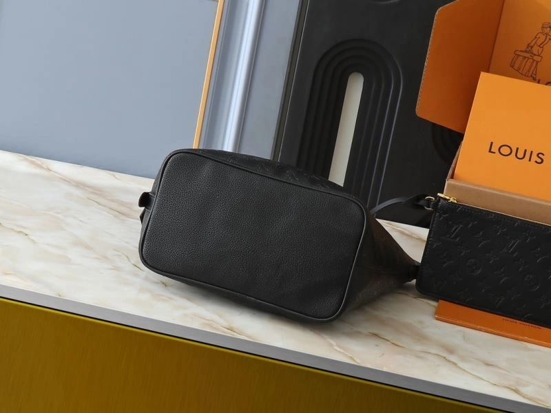 Top mirror Louis Vuitton Bucket Bags