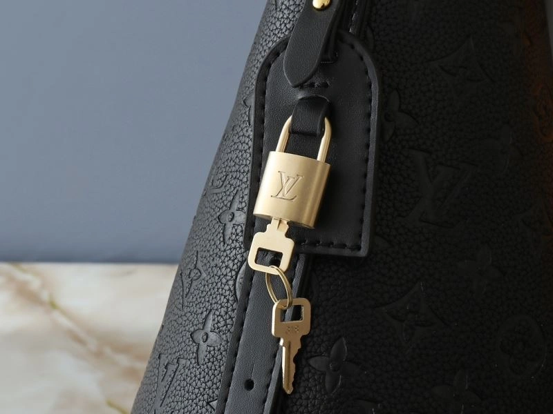 Top mirror Louis Vuitton Bucket Bags