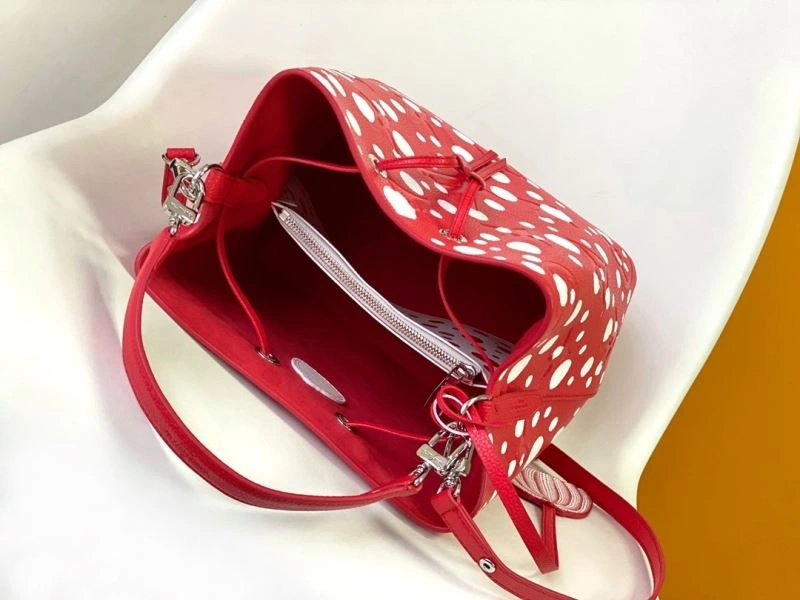 Bargain Louis Vuitton Bucket Bags