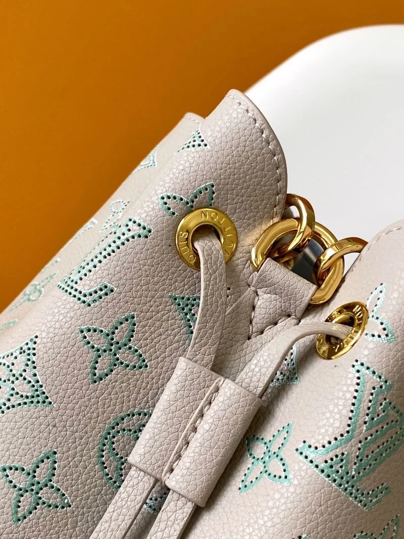 Top mirror Louis Vuitton Bucket Bags