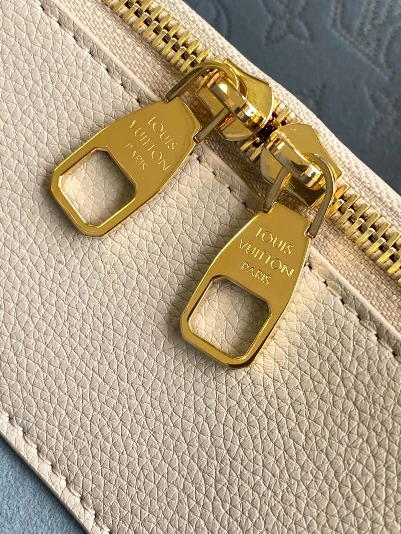 Top mirror Louis Vuitton Bucket Bags