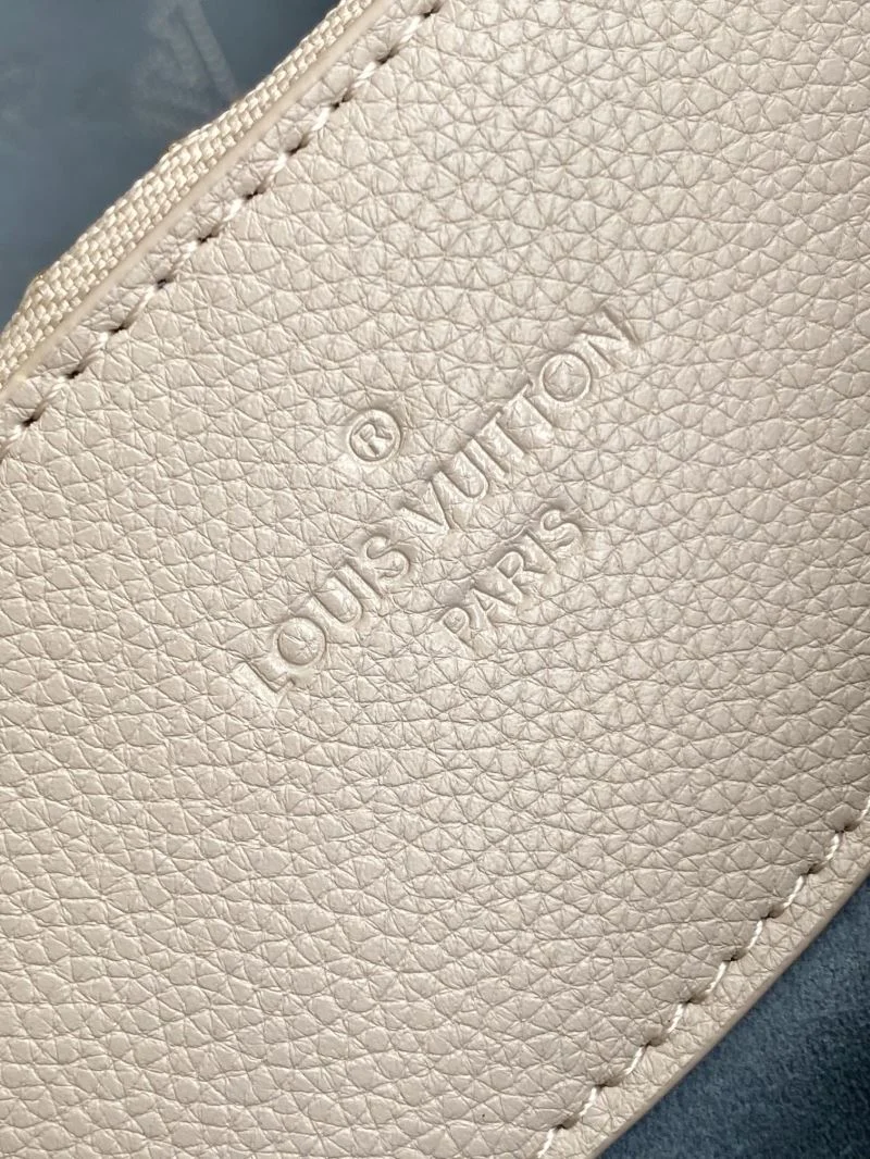 Top mirror Louis Vuitton Bucket Bags