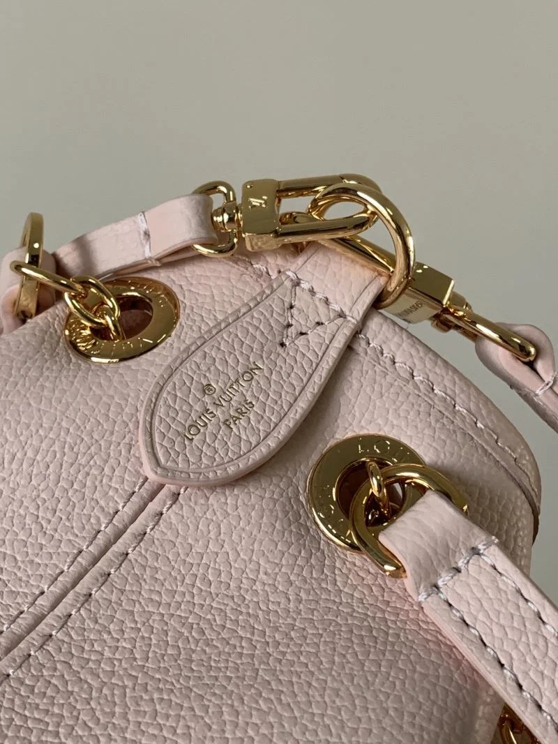 Top mirror Louis Vuitton Bucket Bags