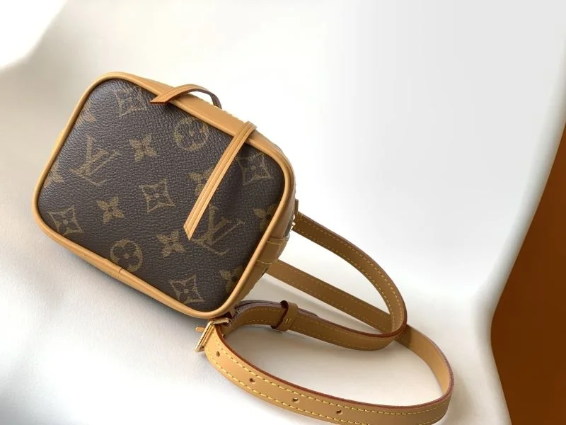 Top mirror Louis Vuitton Bucket Bags