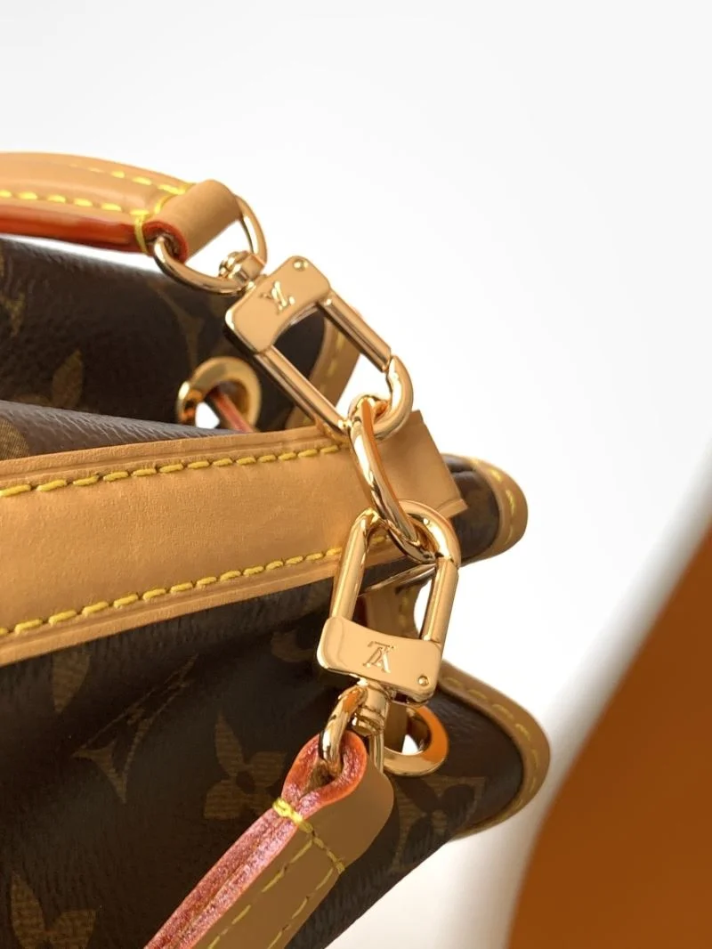Top mirror Louis Vuitton Bucket Bags