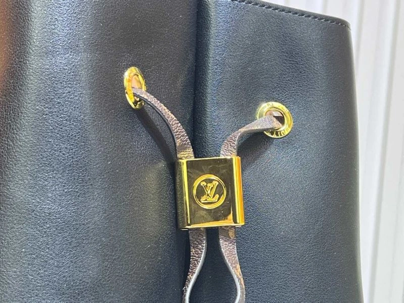 Low-cost Louis Vuitton Bucket Bags