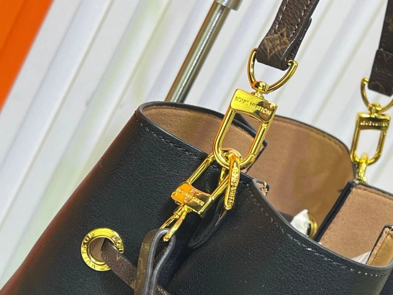 Low-cost Louis Vuitton Bucket Bags