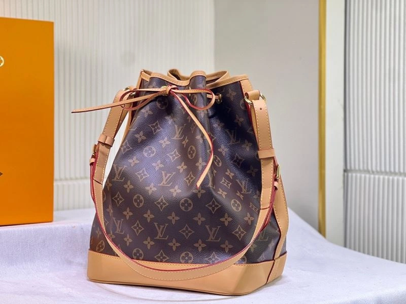 Low-cost Louis Vuitton Bucket Bags