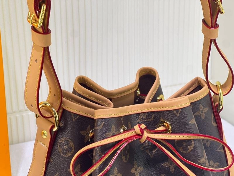 Low-cost Louis Vuitton Bucket Bags