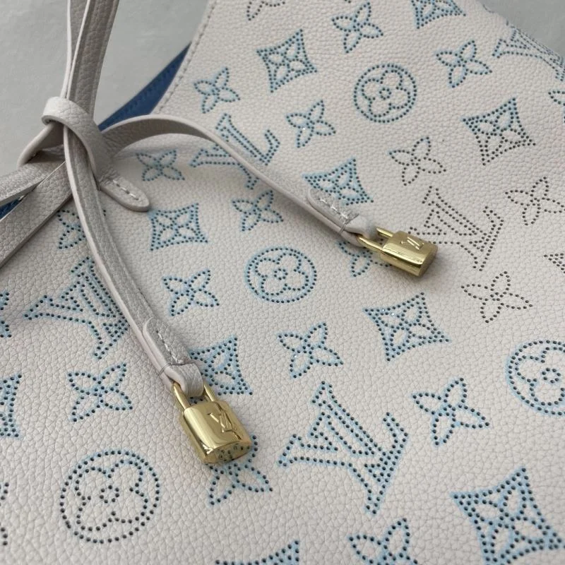 Top mirror Louis Vuitton Bucket Bags