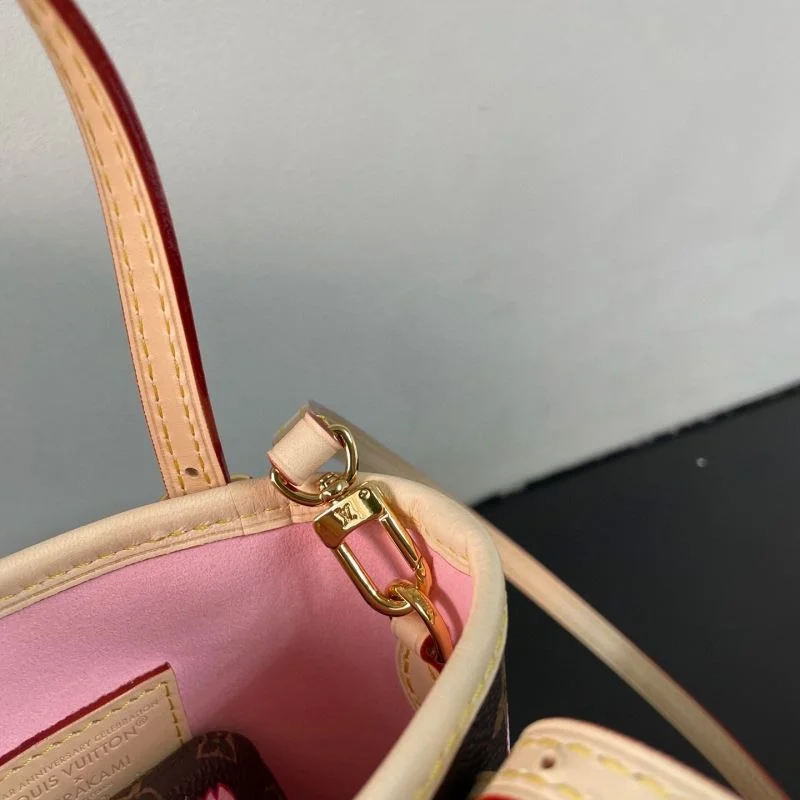 Low-cost Louis Vuitton Bucket Bags