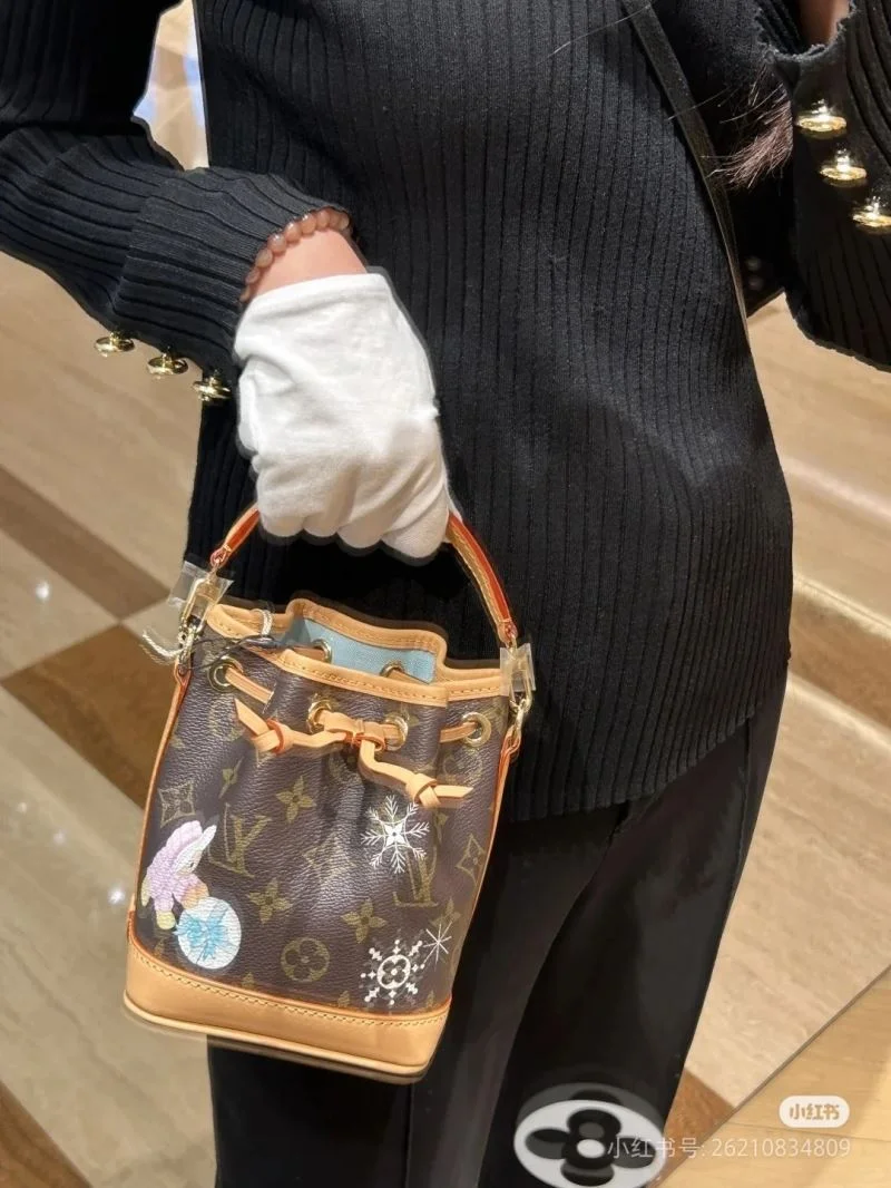 Top match Louis Vuitton Bucket Bags