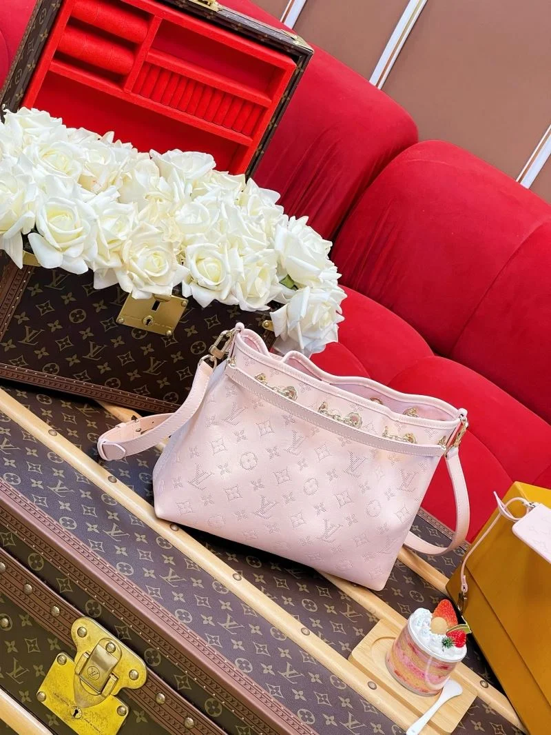 Low-cost Louis Vuitton Bucket Bags