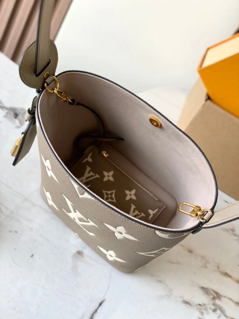 Top mirror Louis Vuitton Bucket Bags
