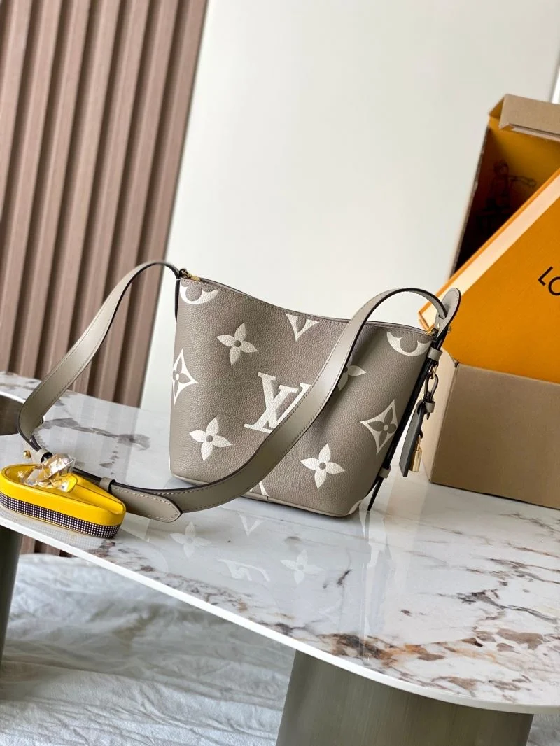 Top mirror Louis Vuitton Bucket Bags