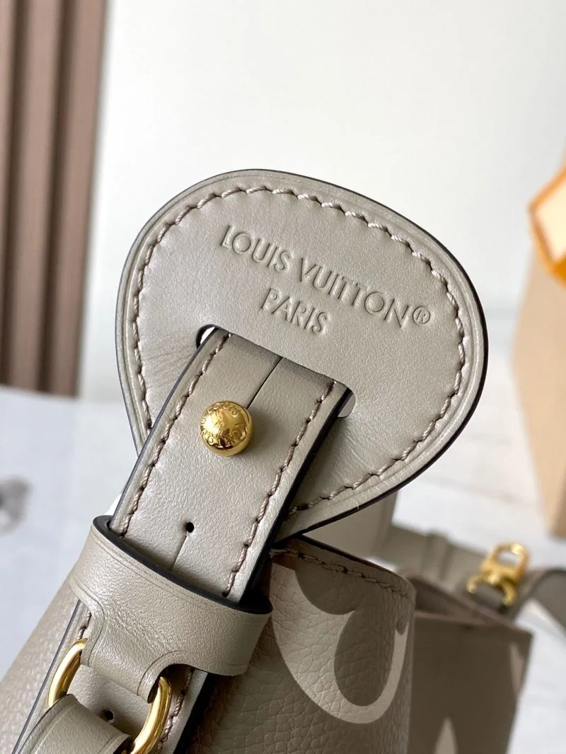 Top mirror Louis Vuitton Bucket Bags