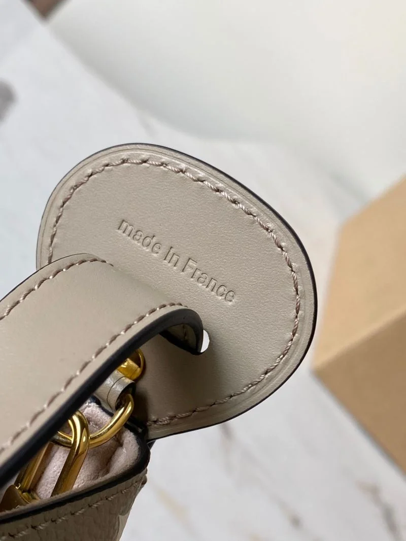 Top mirror Louis Vuitton Bucket Bags