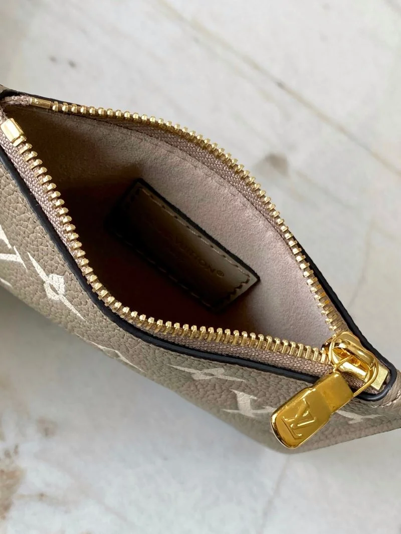Top mirror Louis Vuitton Bucket Bags