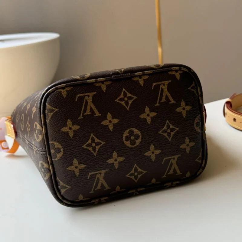 Accurate model Louis Vuitton Bucket Bags