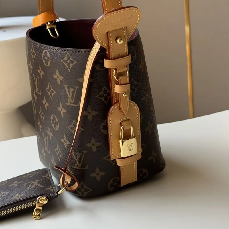 Accurate model Louis Vuitton Bucket Bags