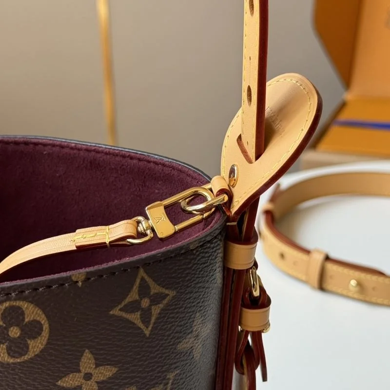 Accurate model Louis Vuitton Bucket Bags