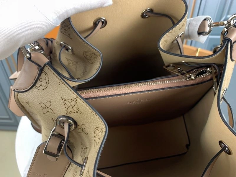 Top match Louis Vuitton Bucket Bags