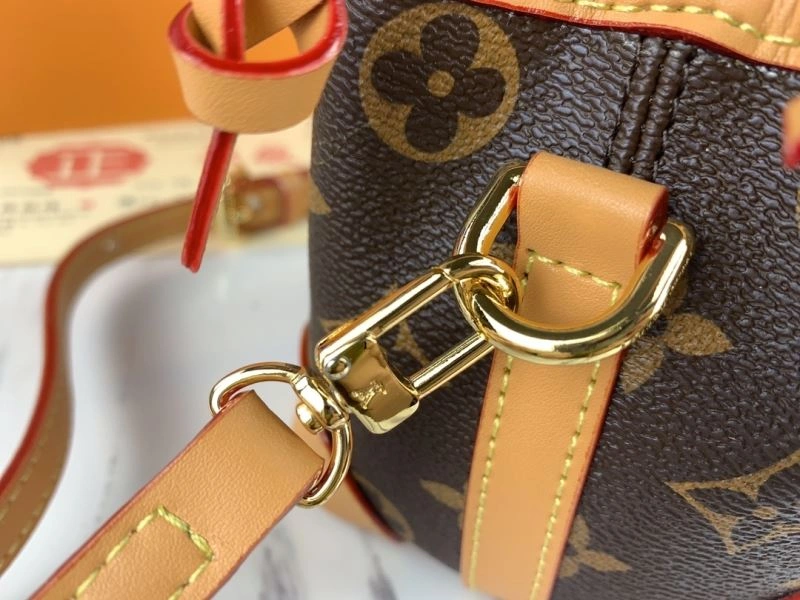 Inexpensive Louis Vuitton Bucket Bags