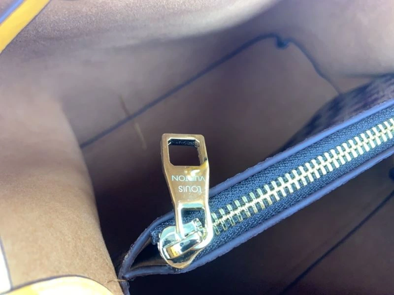Brand-authenticated Louis Vuitton Bucket Bags