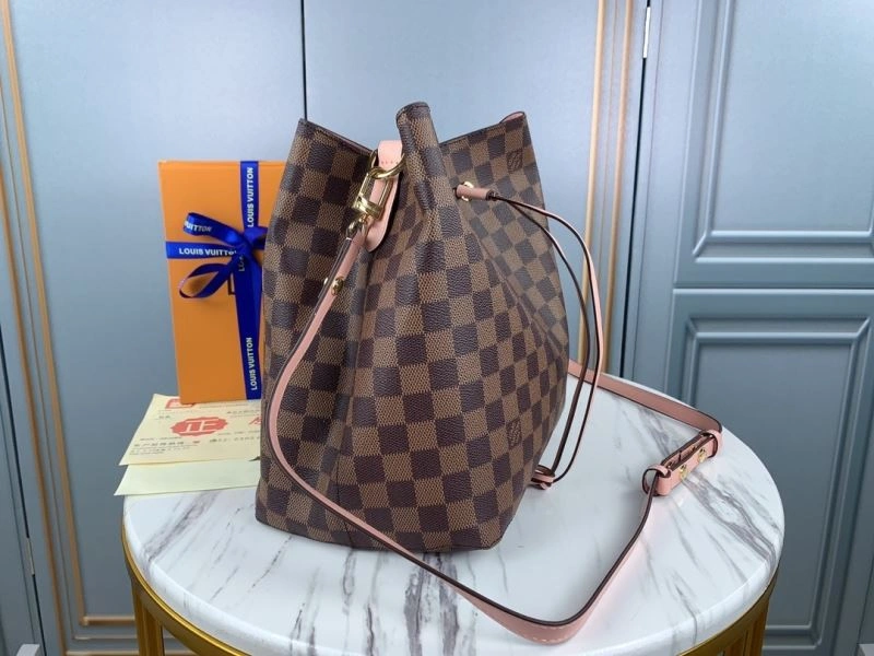 Top mirror Louis Vuitton Bucket Bags