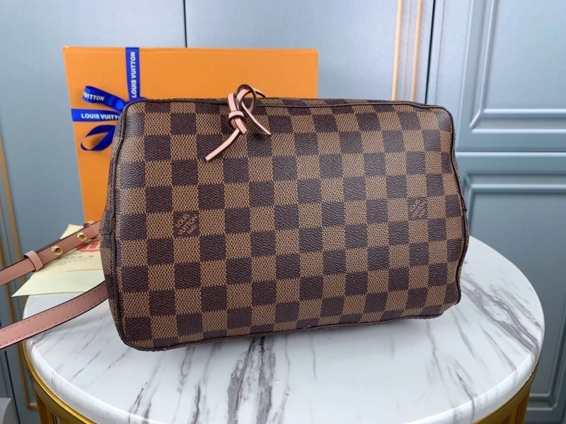 Top mirror Louis Vuitton Bucket Bags
