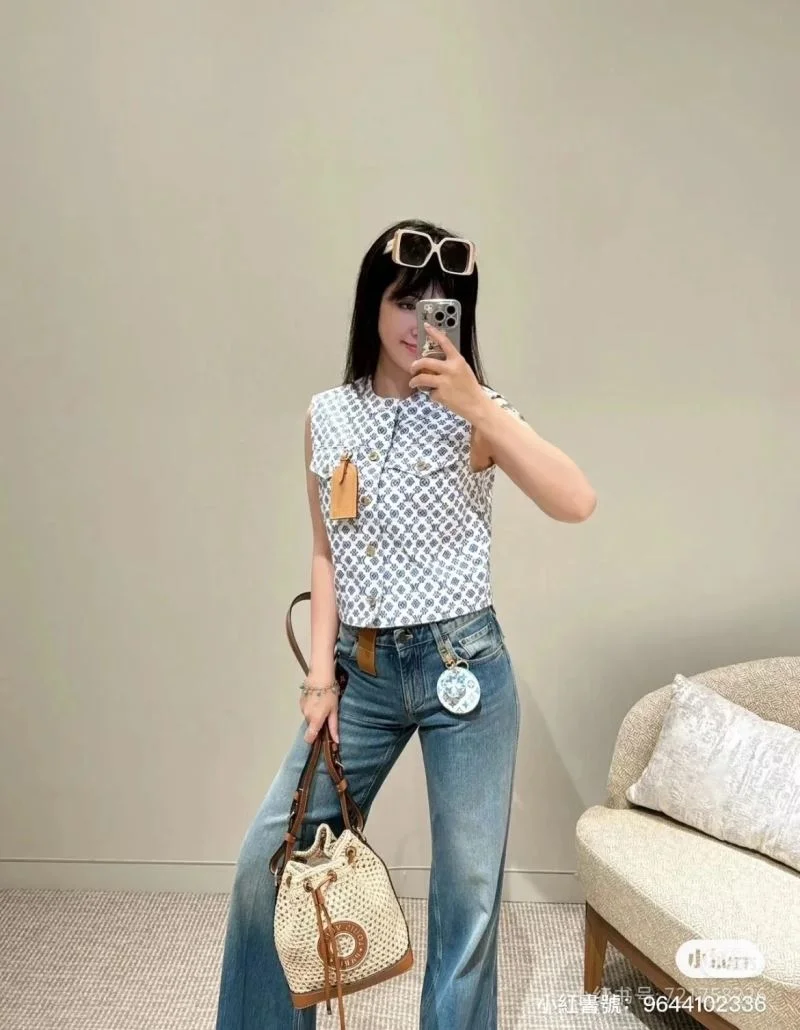 Brand-authenticated Louis Vuitton Bucket Bags