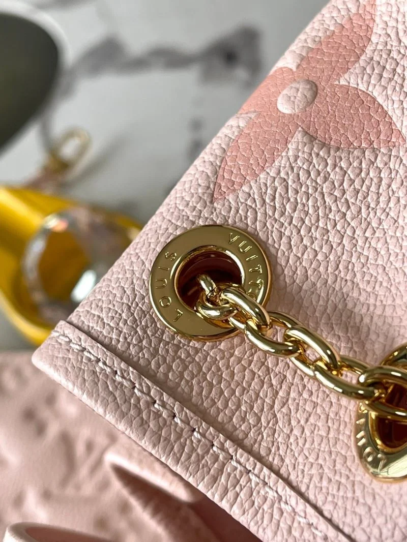 Top match Louis Vuitton Bucket Bags