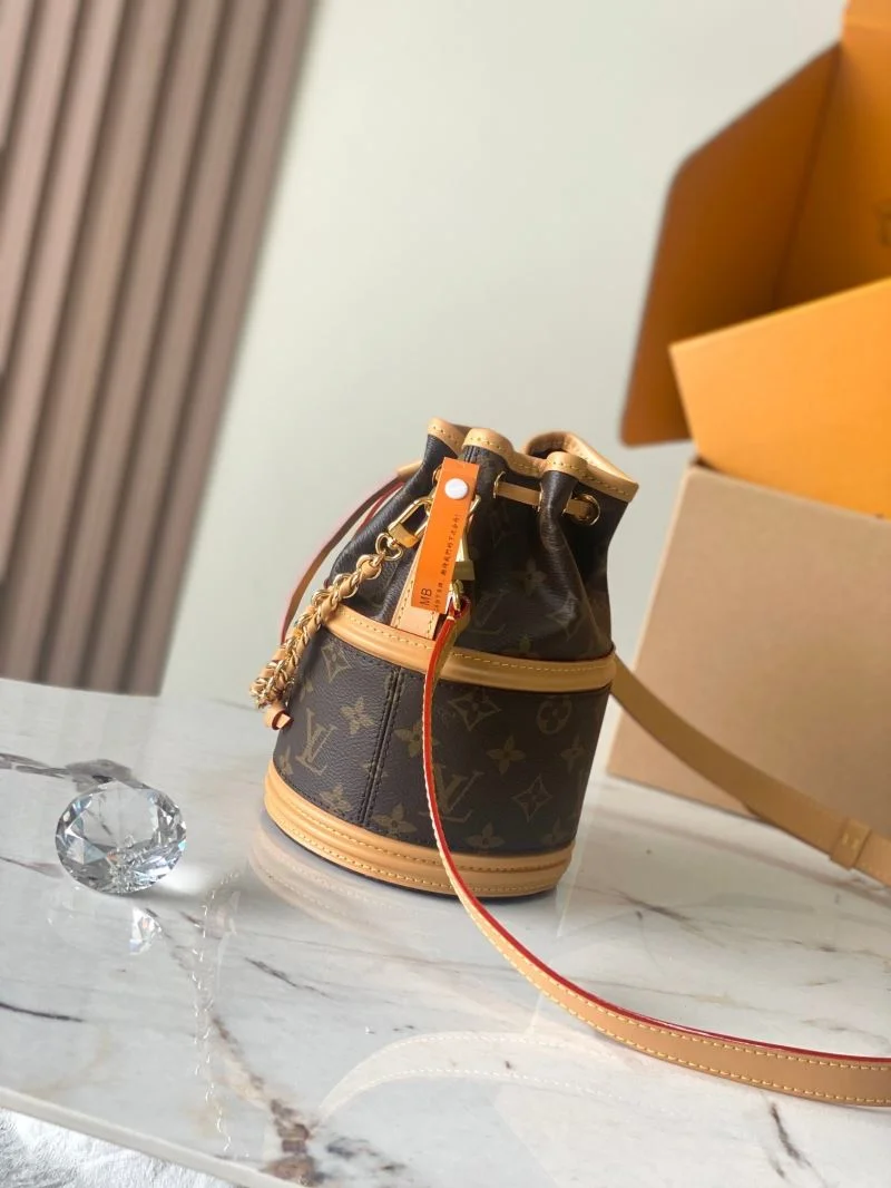 Accurate model Louis Vuitton Bucket Bags