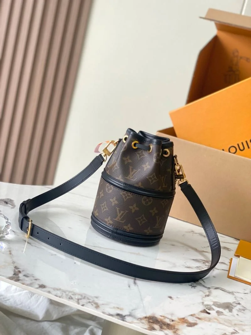 Top mirror Louis Vuitton Bucket Bags