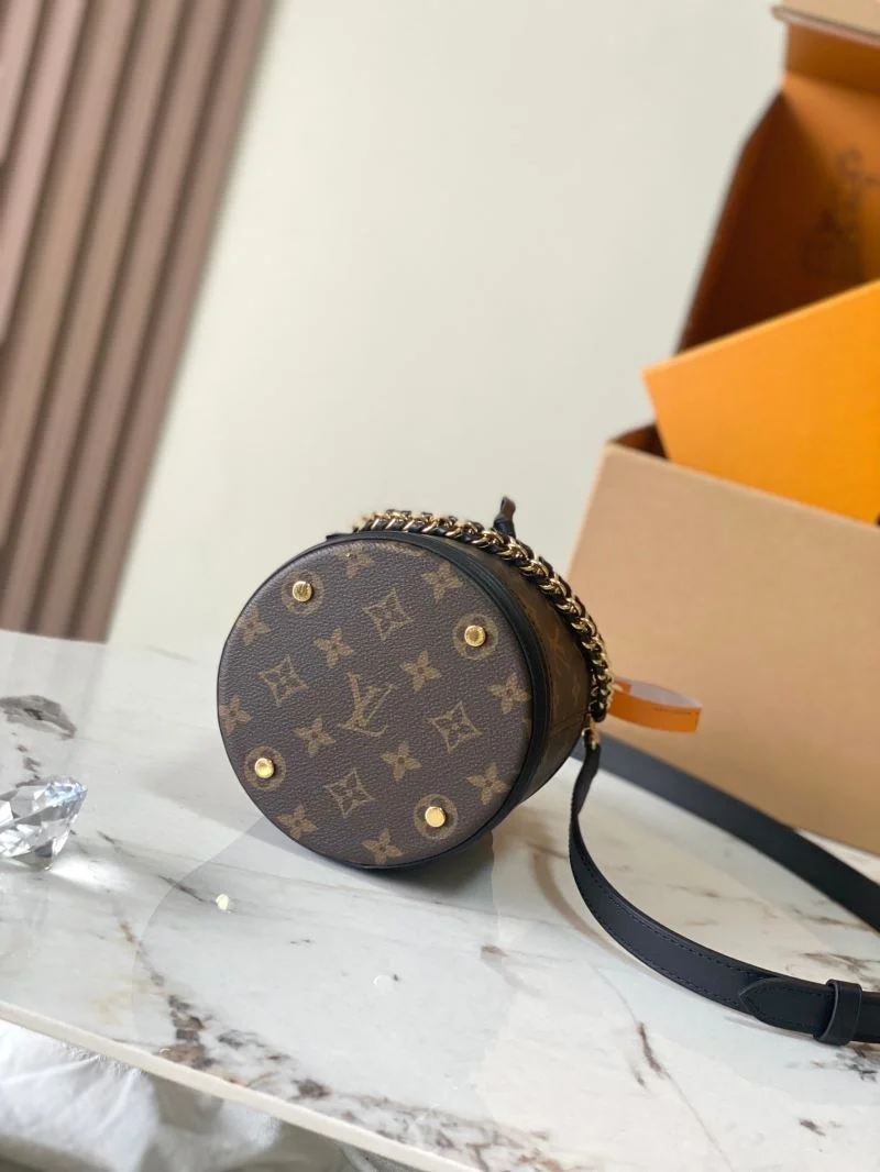 Top mirror Louis Vuitton Bucket Bags