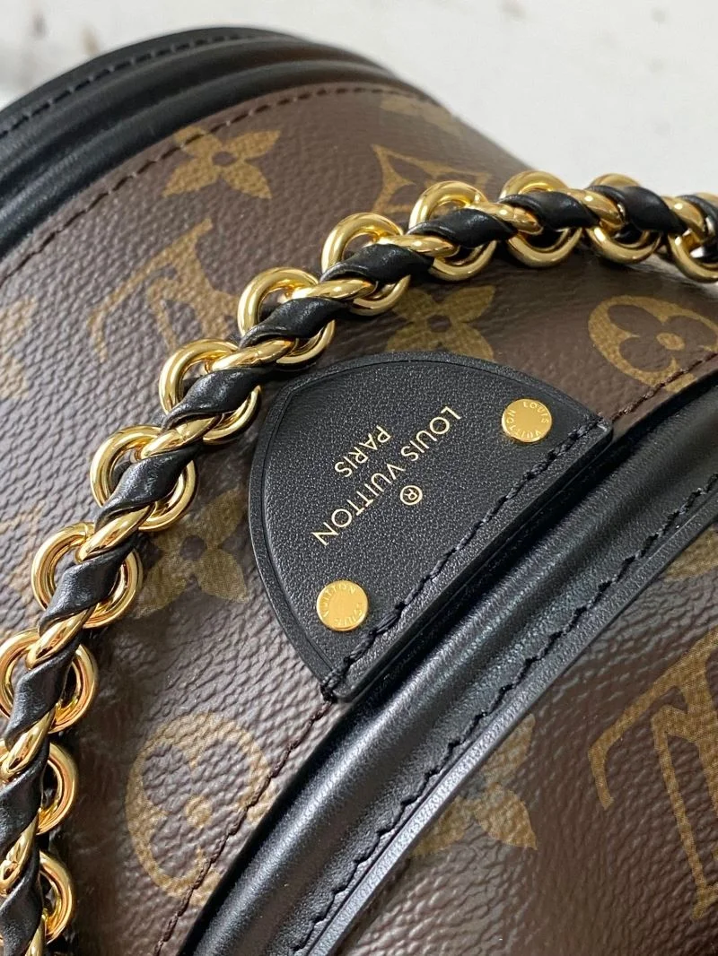 Top mirror Louis Vuitton Bucket Bags