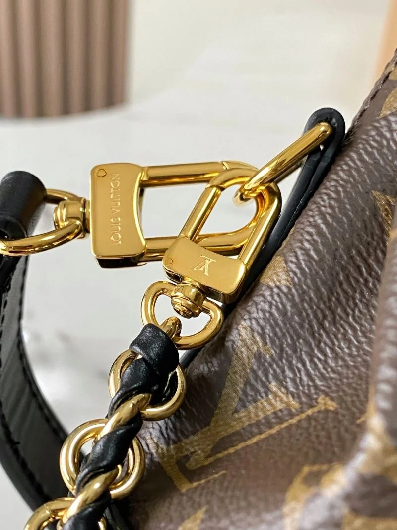 Top mirror Louis Vuitton Bucket Bags