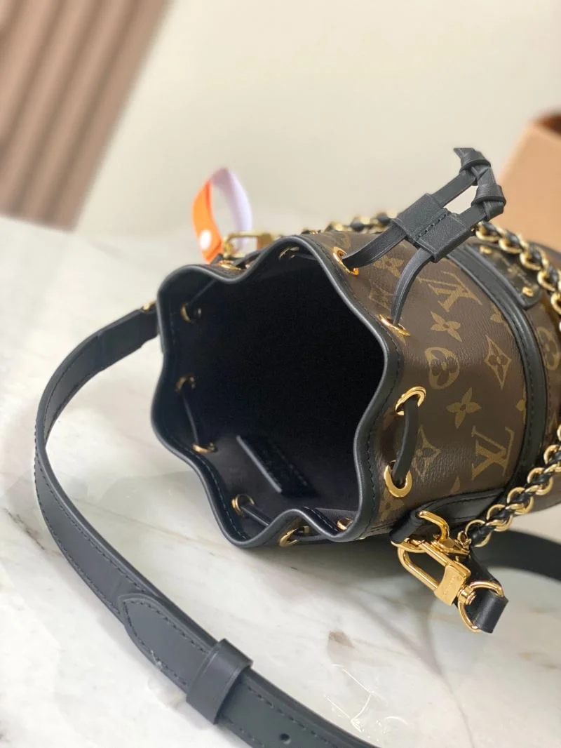Top mirror Louis Vuitton Bucket Bags