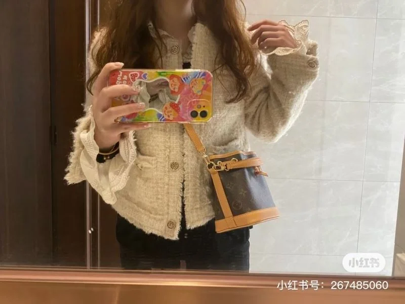 High fidelity Louis Vuitton Bucket Bags