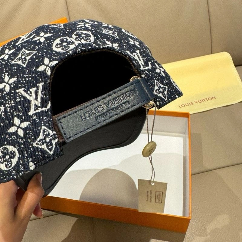 Exact replica Louis Vuitton Caps