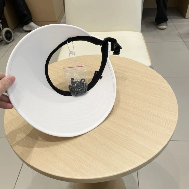 Exact replica Louis Vuitton Caps
