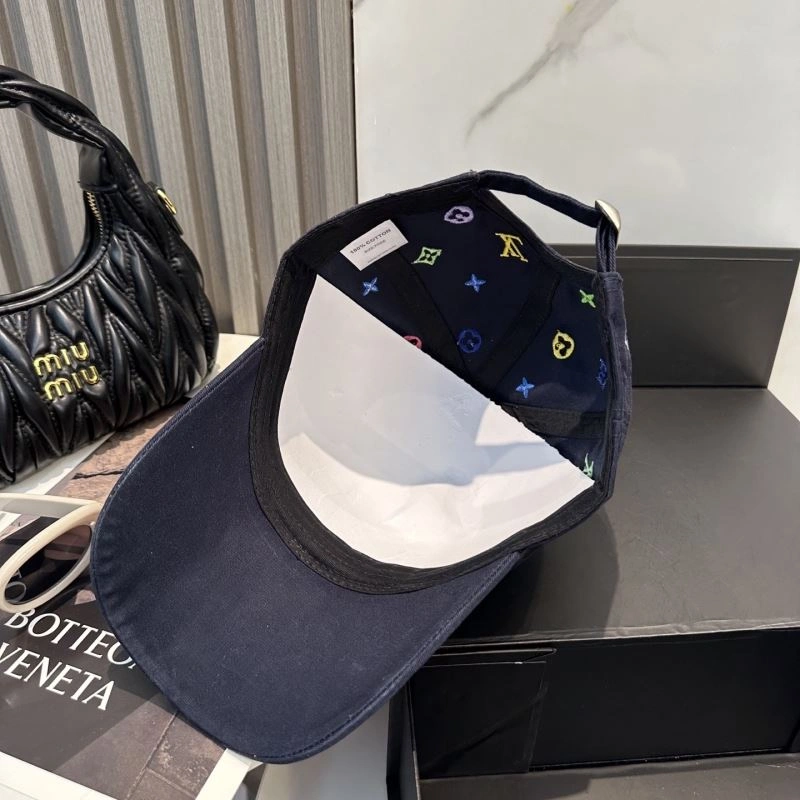 Exact replica Louis Vuitton Caps