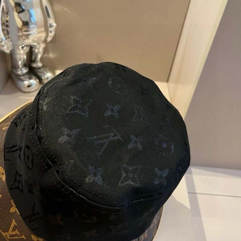 Top mirror Louis Vuitton Caps