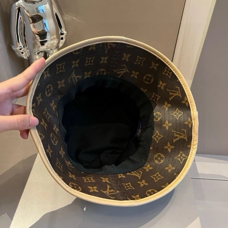 Top mirror Louis Vuitton Caps