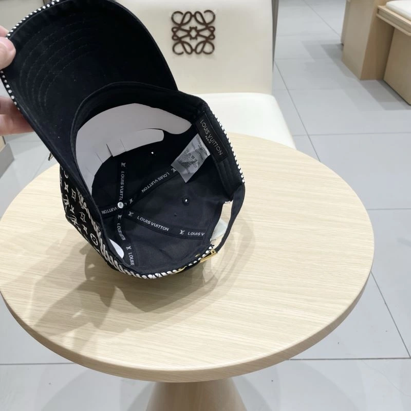 Low-cost Louis Vuitton Caps