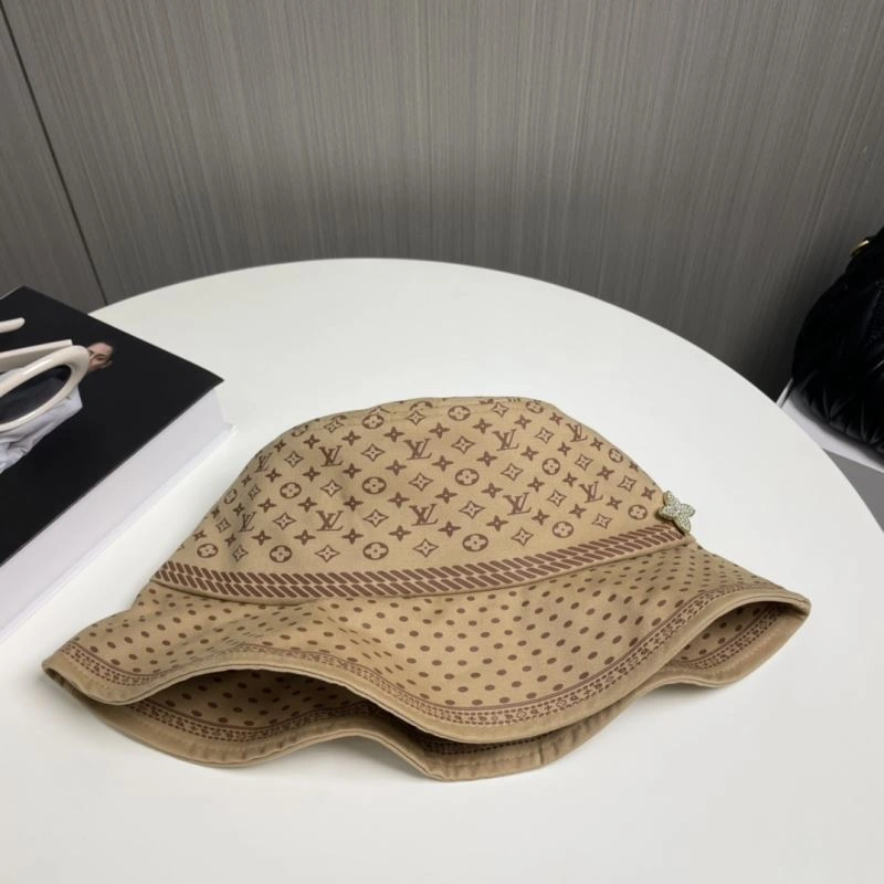 Exact replica Louis Vuitton Caps