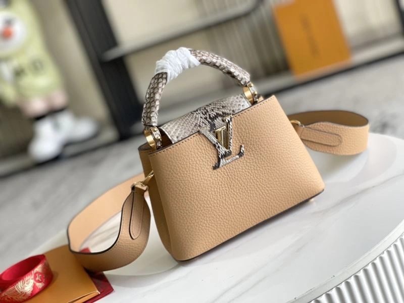 Accurate model Louis Vuitton Capucines BB Bags