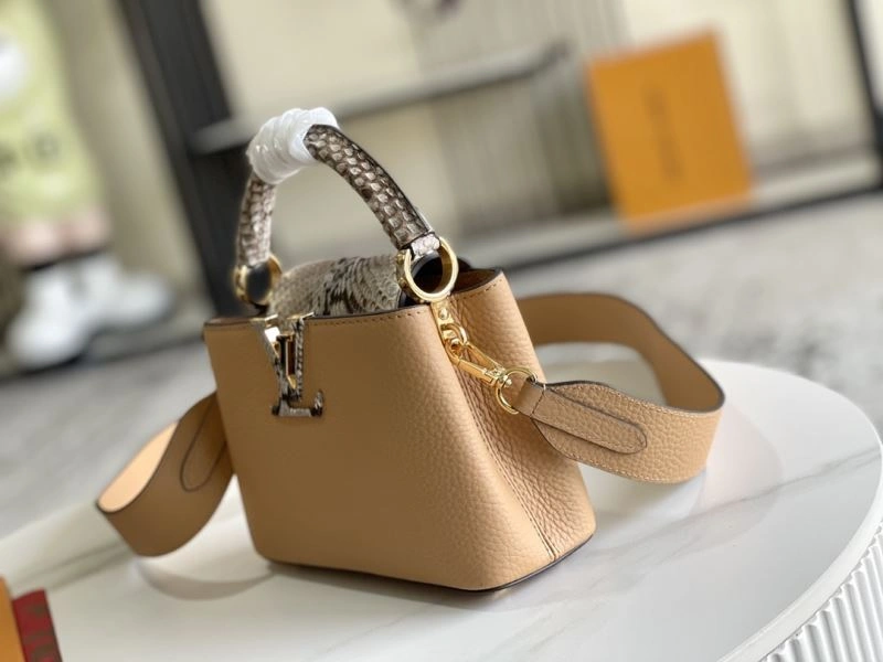 Accurate model Louis Vuitton Capucines BB Bags