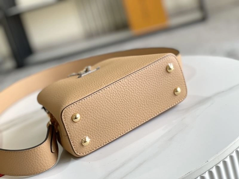 Accurate model Louis Vuitton Capucines BB Bags